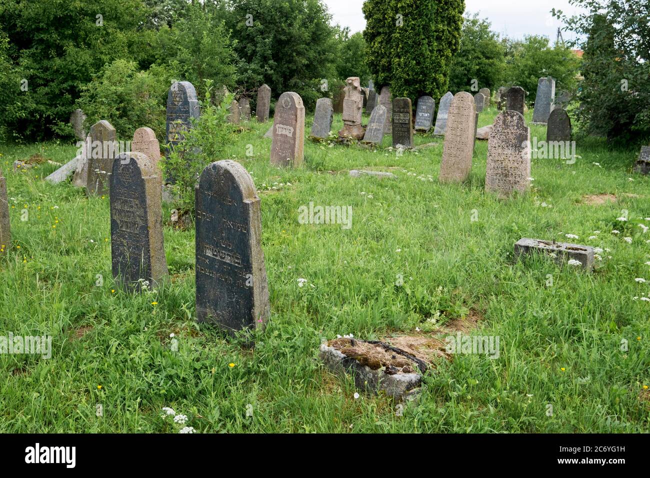 A look at the former old, rural, Jewish graveyard in Kedainiai ...