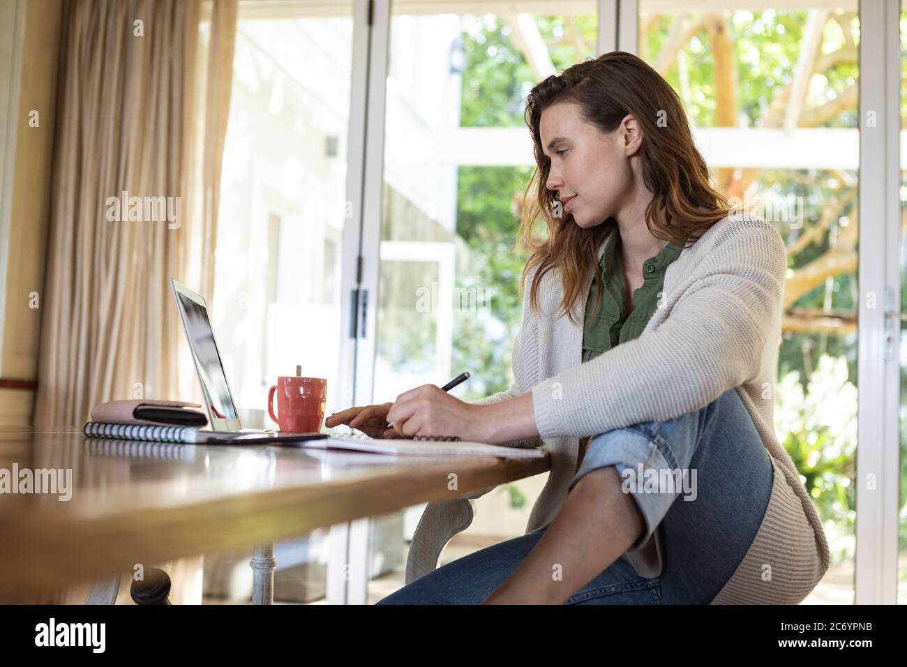 Woman taking notes using hi-res stock photography and images - Alamy