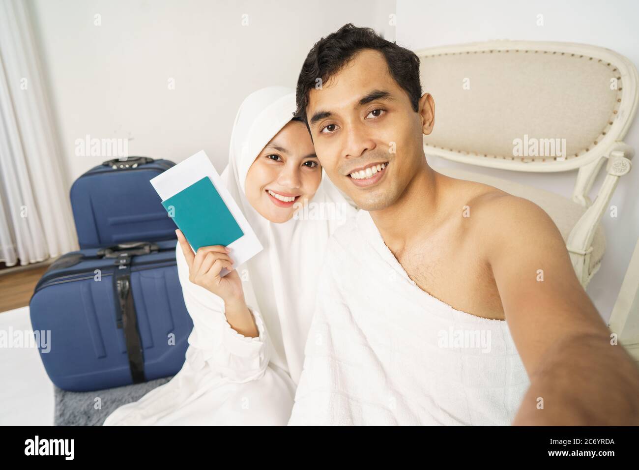 beautiful muslim couple hajj or umrah wearing islamic white dress ...