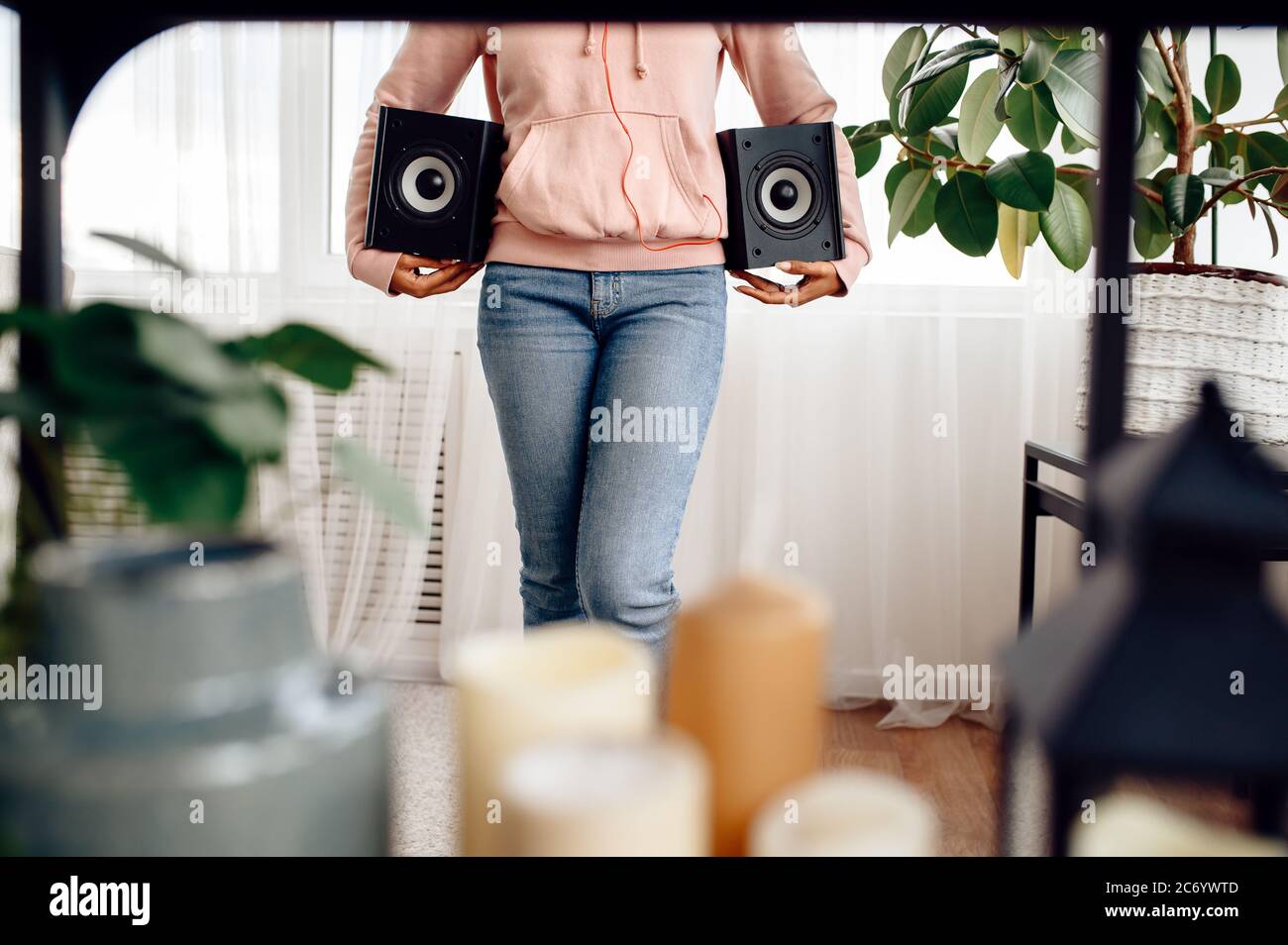 Woman speakers music hi-res stock photography and images - Alamy