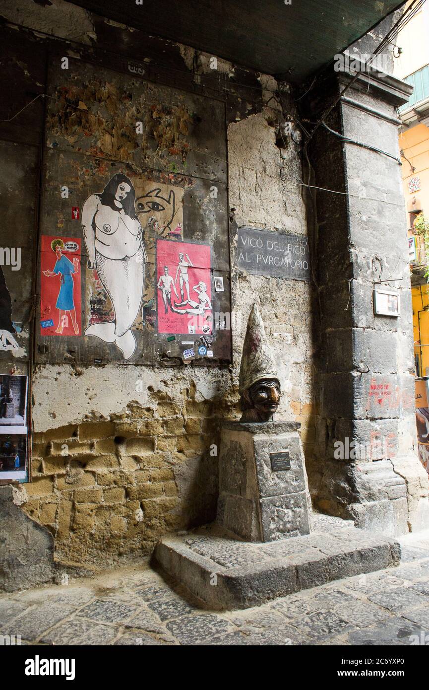 Via dei tribunali napoli hi-res stock photography and images - Alamy