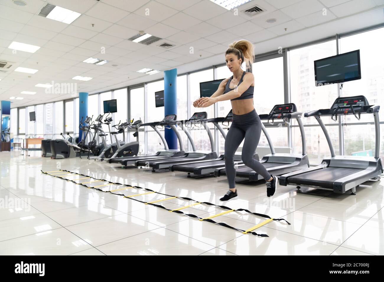 Full body cardio hi-res stock photography and images - Alamy