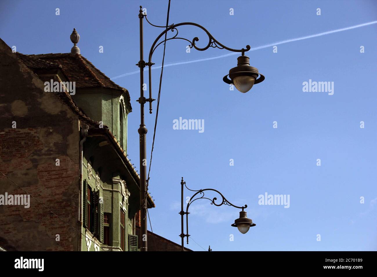 Historic Building Street Light Post Stock Photo - Alamy