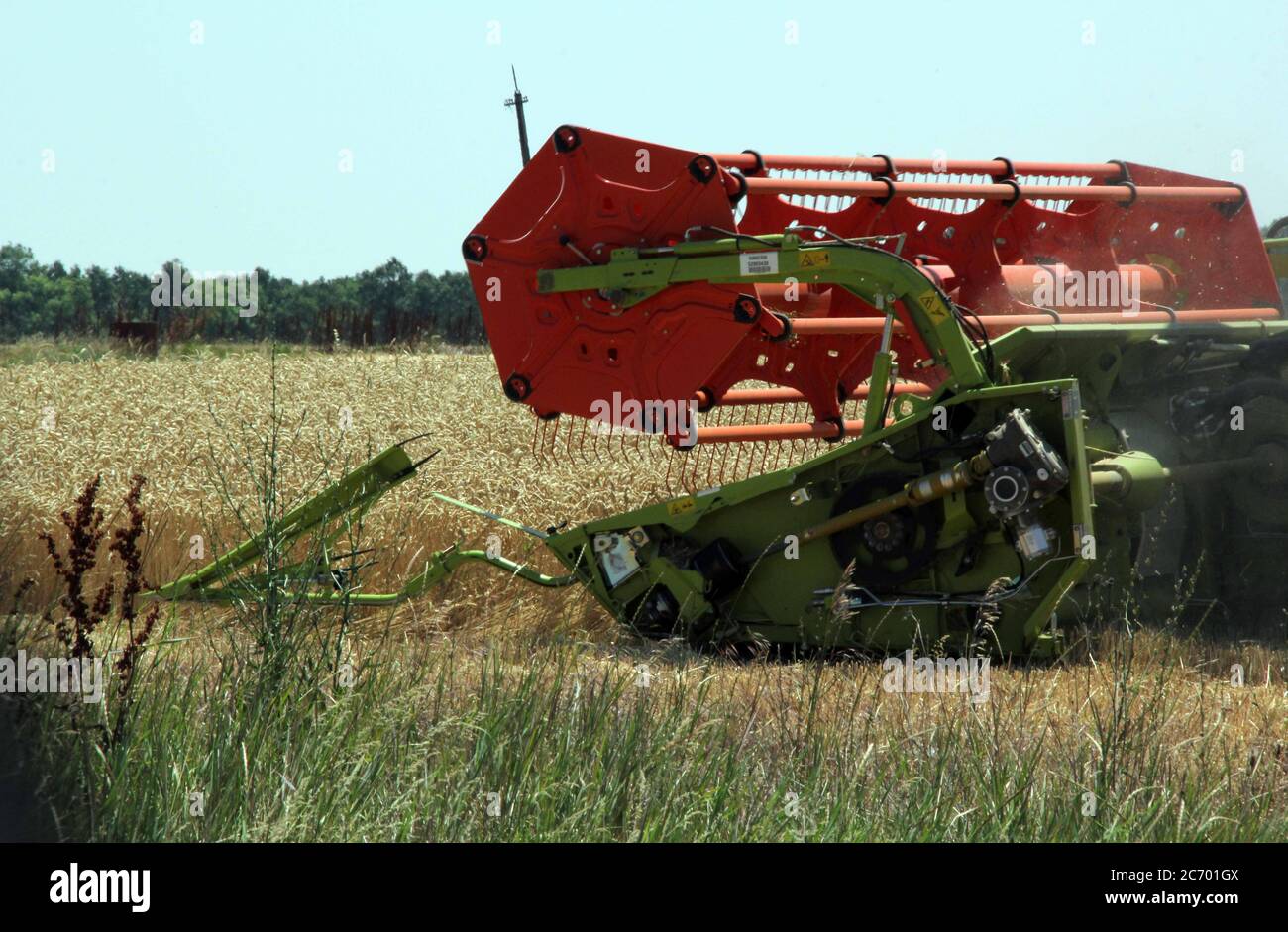 Modern harvester hi-res stock photography and images - Alamy