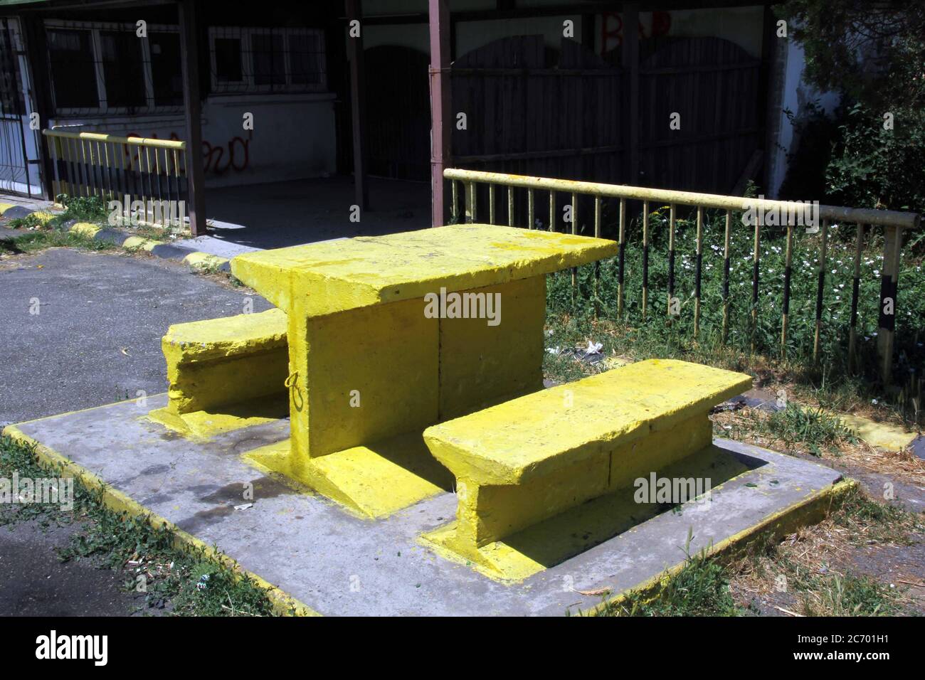 abandoned rest area street romania Stock Photo - Alamy