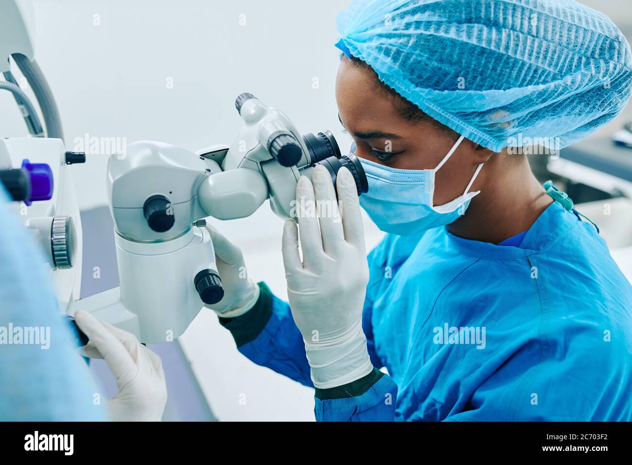 Black female surgeon operation hi-res stock photography and images - Alamy
