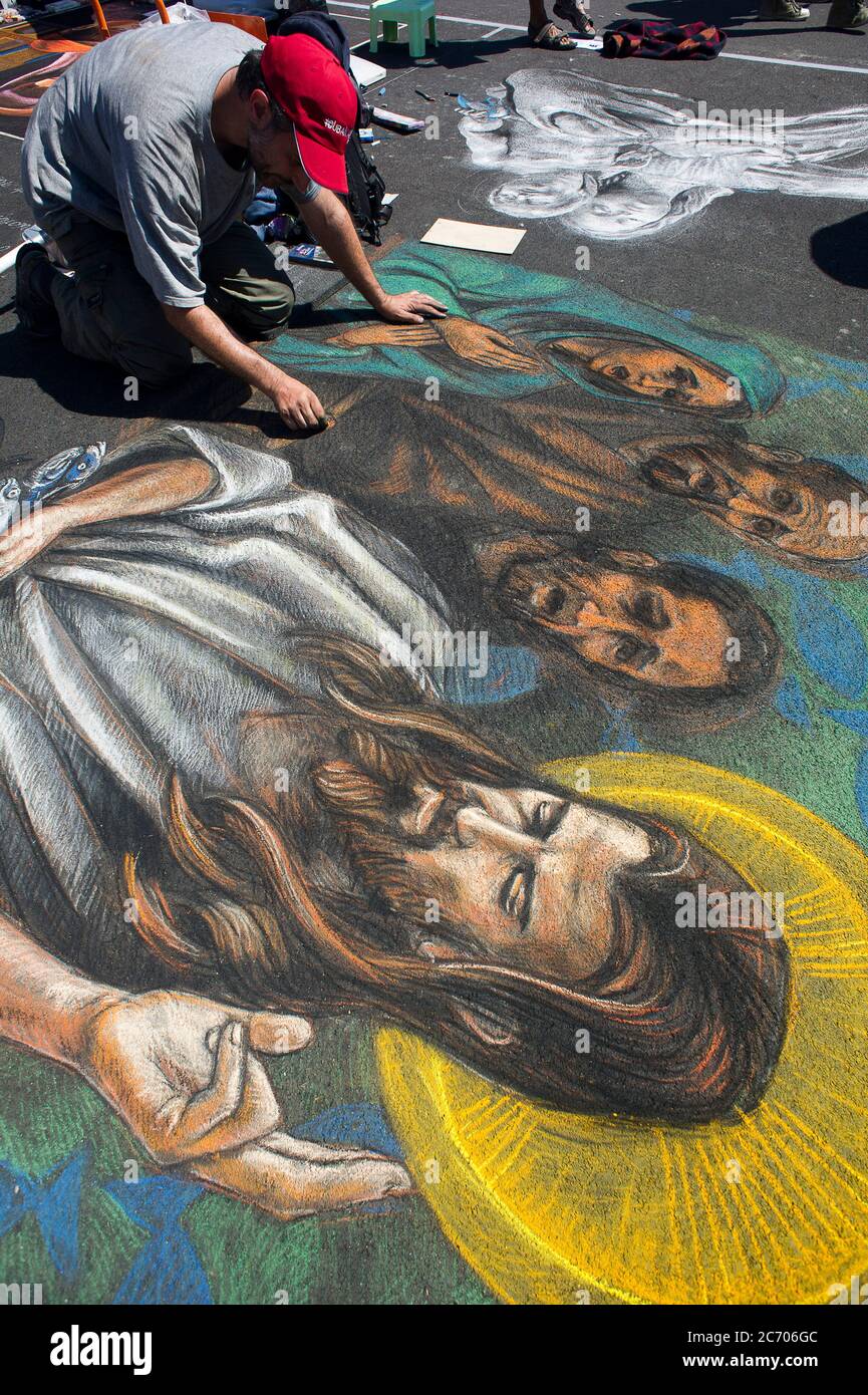 Outdoor artworks chalks hi-res stock photography and images - Alamy