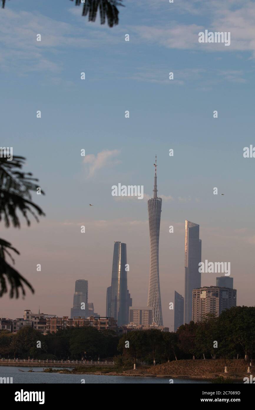 Guangzhou sunset canton tower river hi-res stock photography and images ...