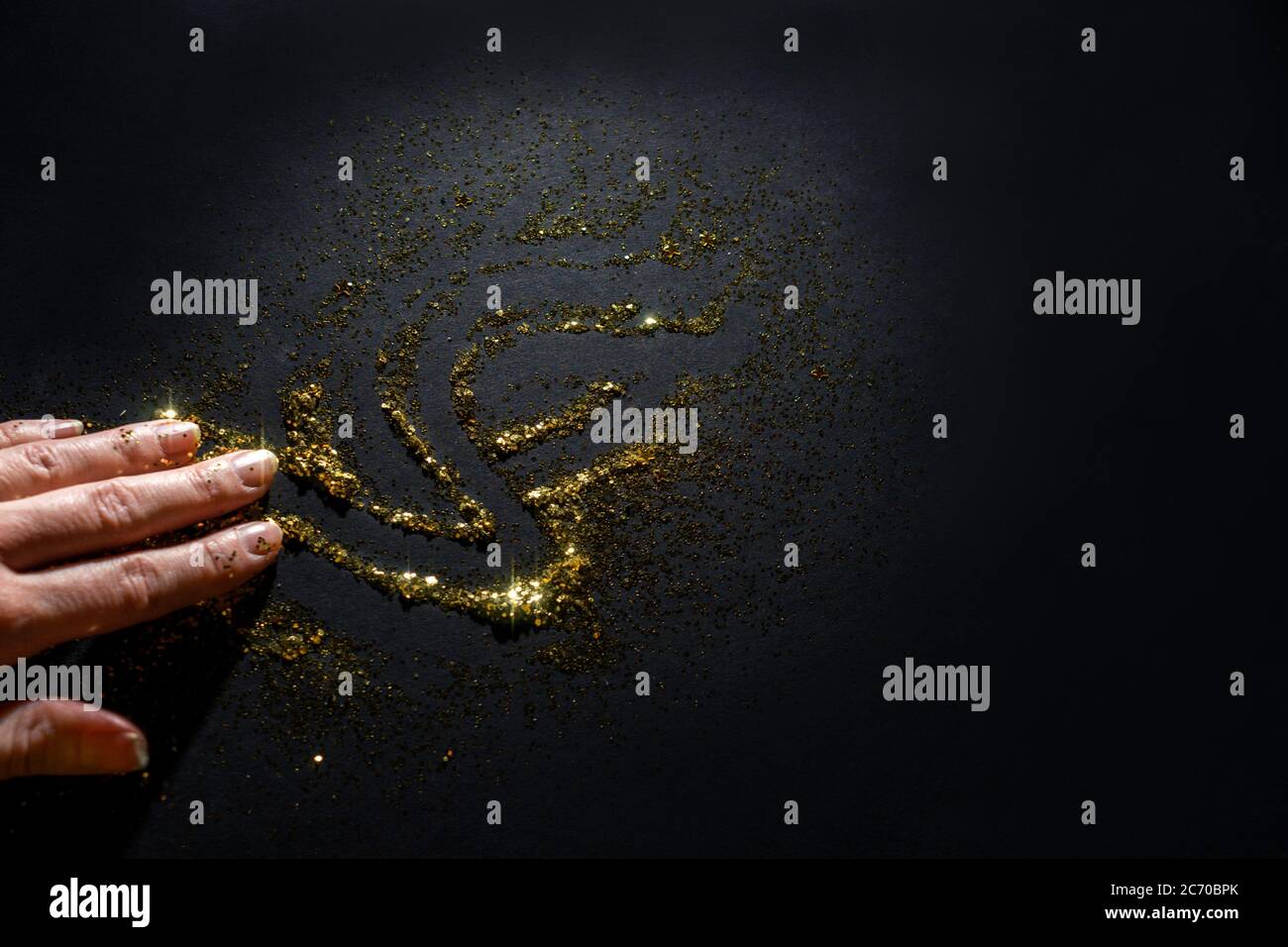 The hand leads along the sparkles and leaves a mark. Sparkles sparkles ...