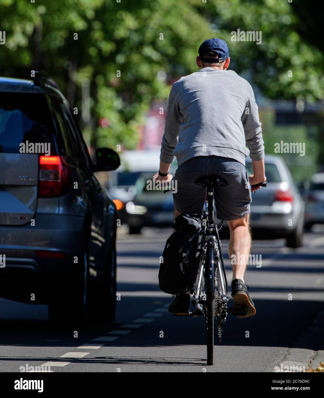 Car overtaking cyclist hi-res stock photography and images - Alamy
