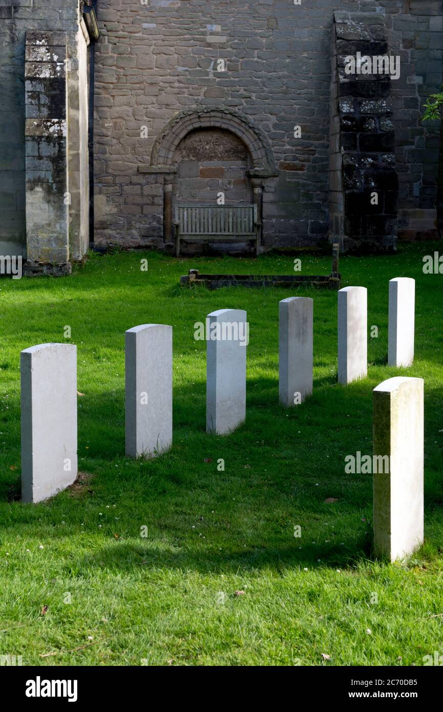 War graves at St. Michael`s churchyard, Budbrooke, Warwickshire ...