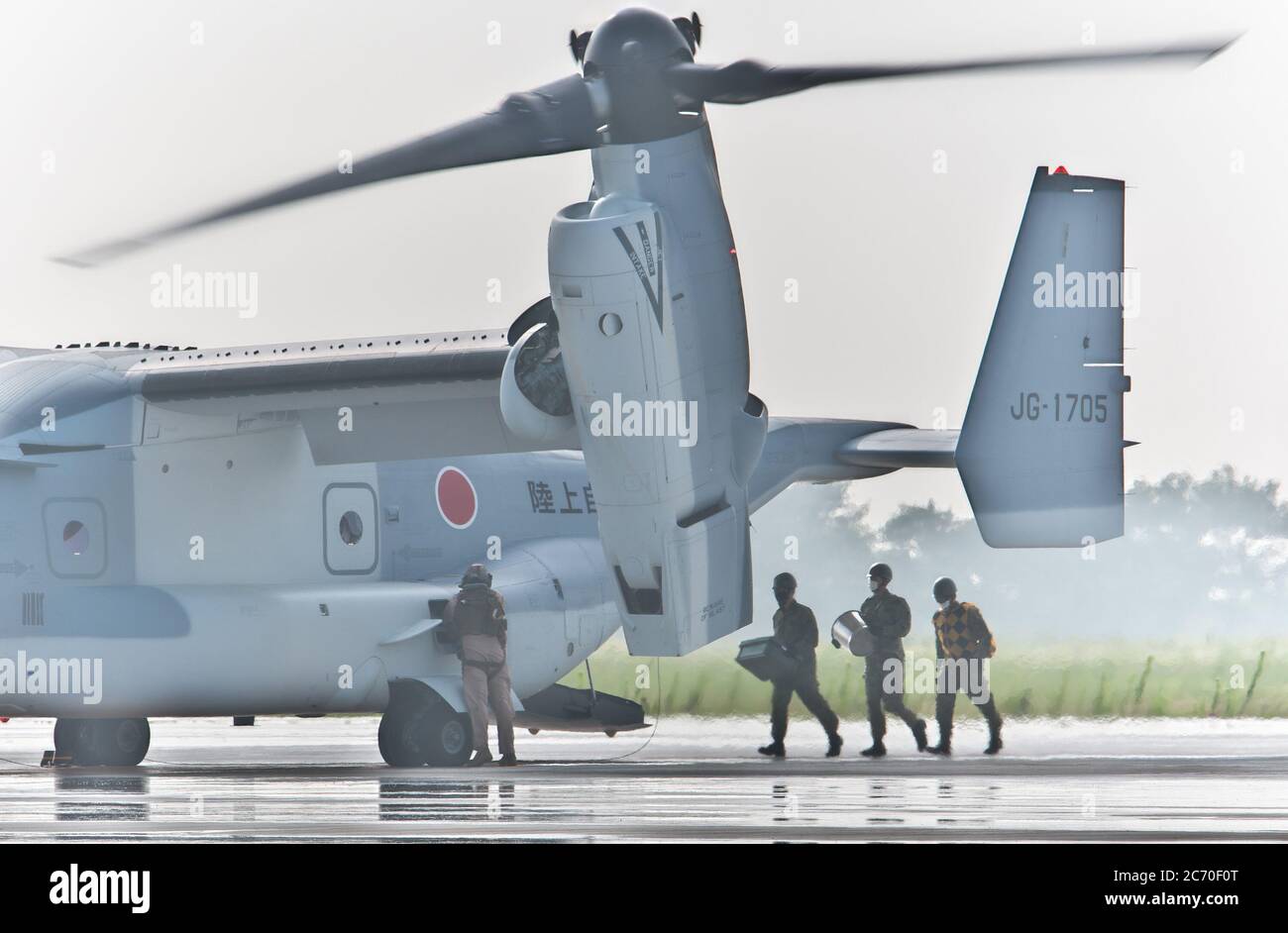 Japan Ground Self-Defense Force's first V-22 Osprey arrive at Camp ...