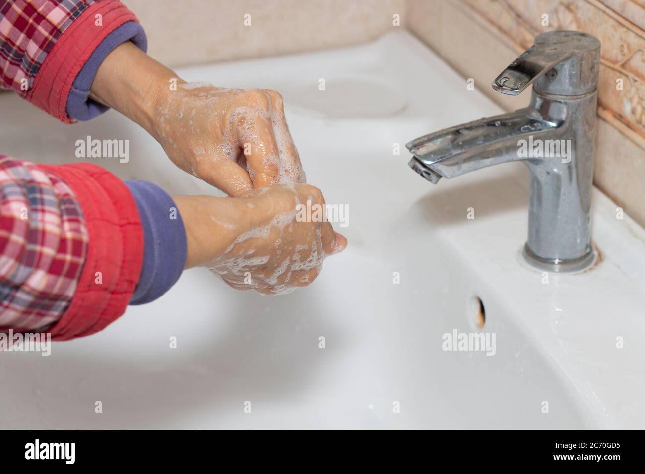washing hands under faucet Stock Photo - Alamy