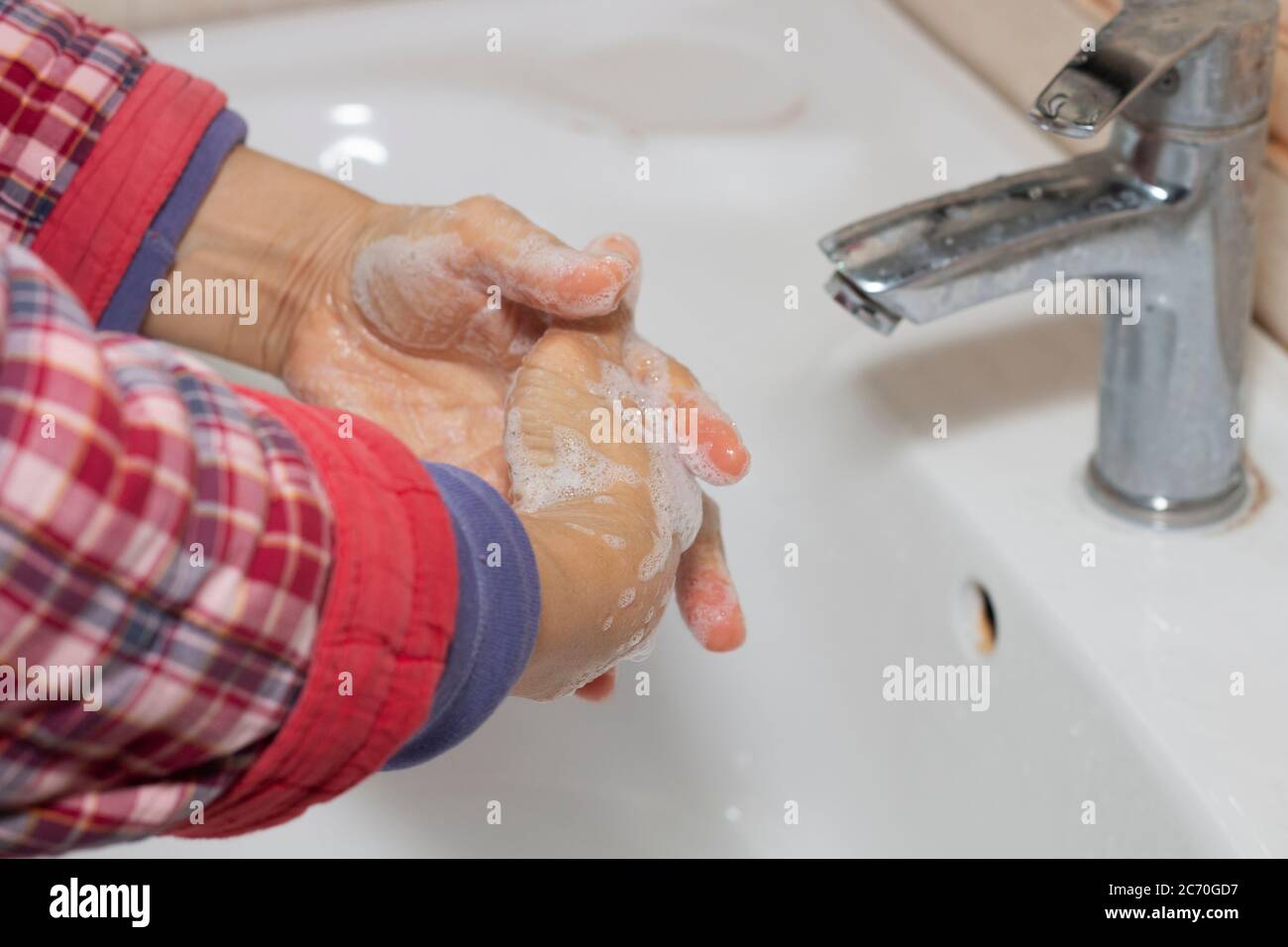 washing hands under faucet Stock Photo - Alamy