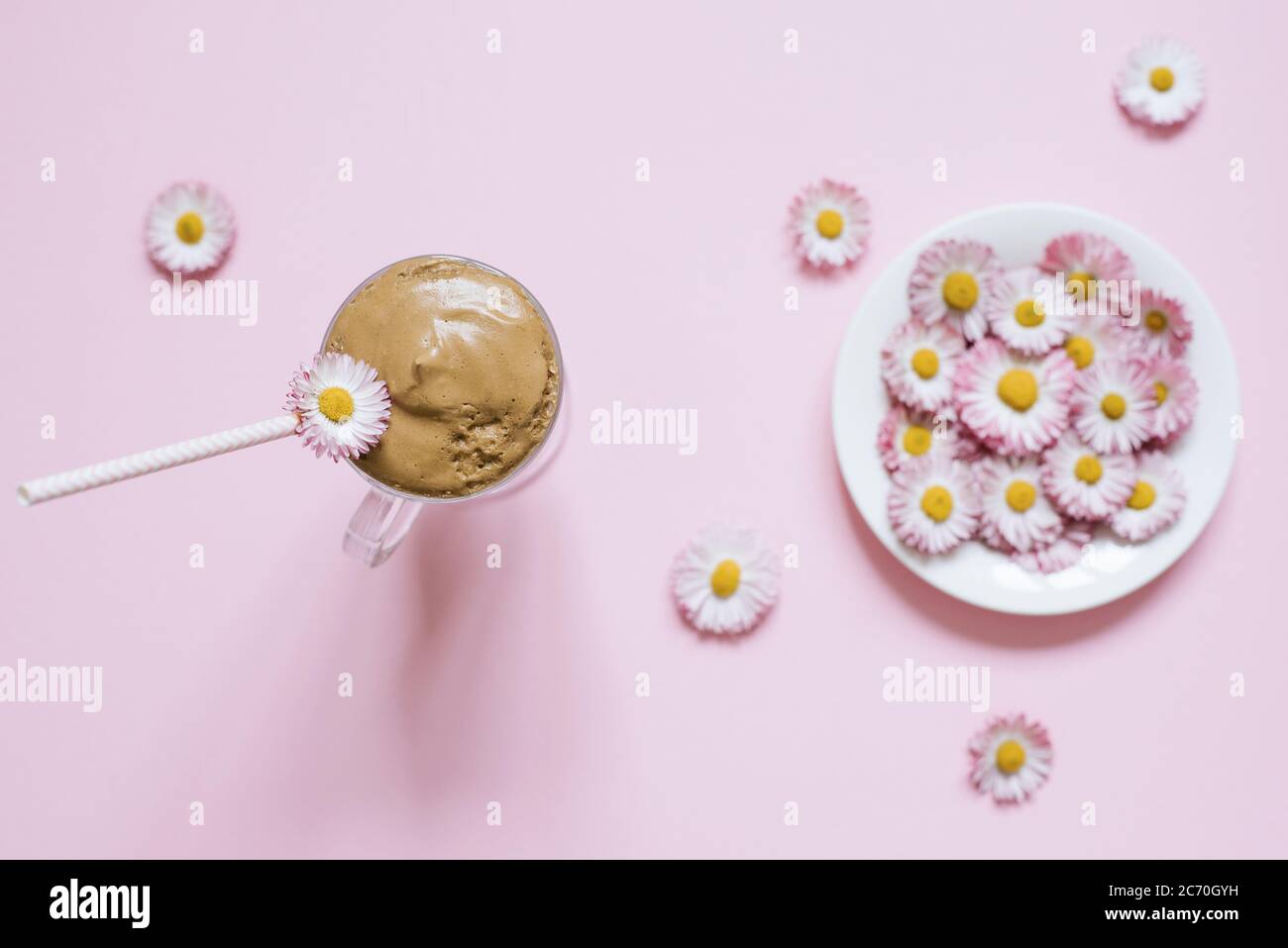 Dalgona candy flower hi-res stock photography and images - Alamy