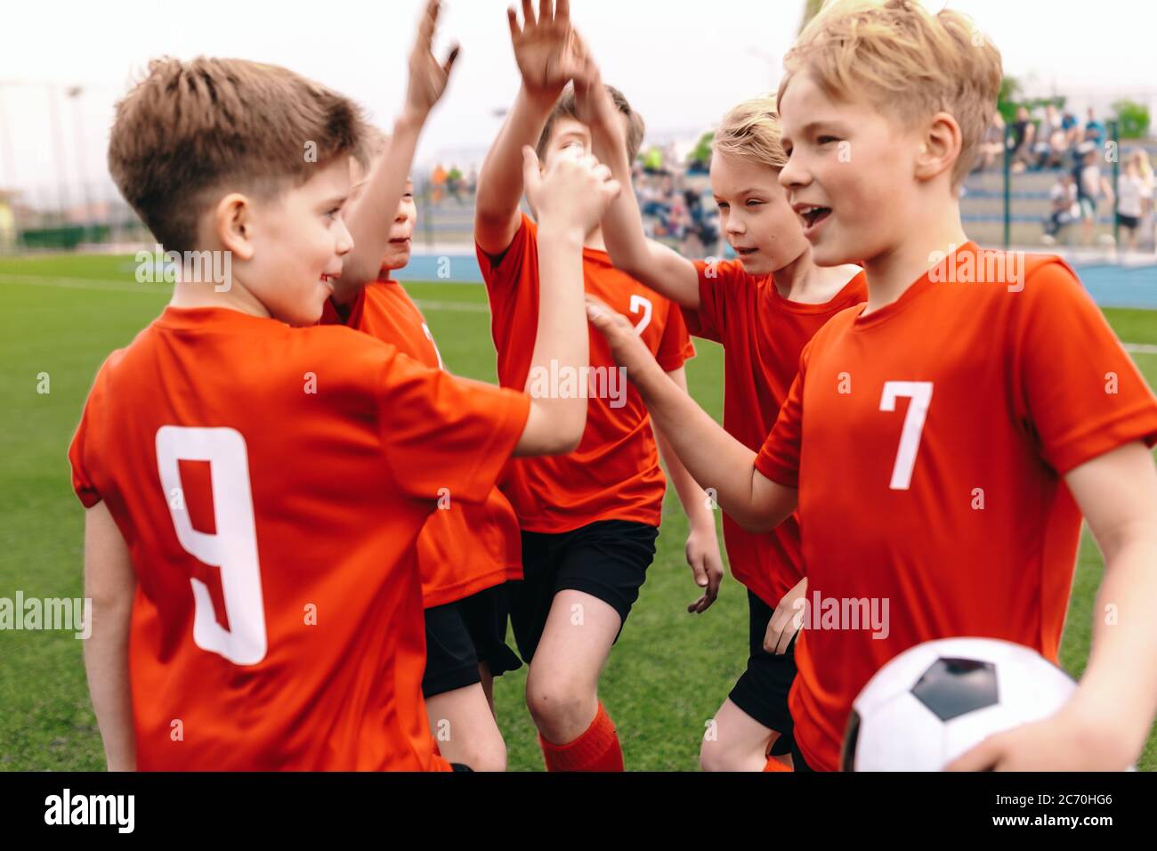 Children team winners hi-res stock photography and images - Alamy