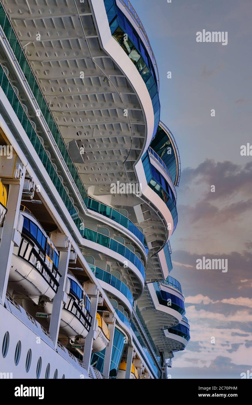 Lifeboats on passenger liner hi-res stock photography and images - Alamy