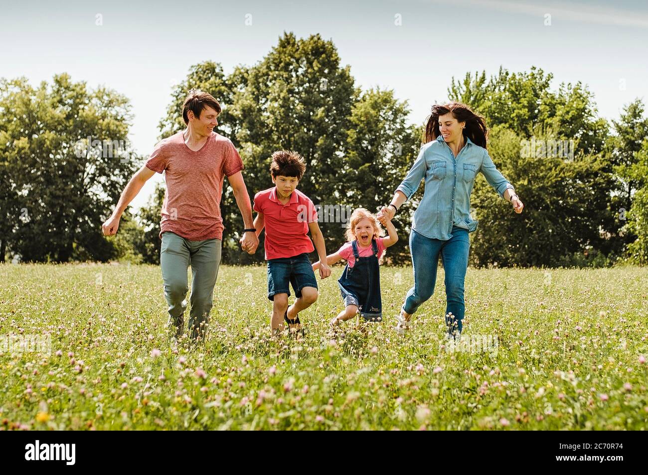 Kids running hi-res stock photography and images - Alamy