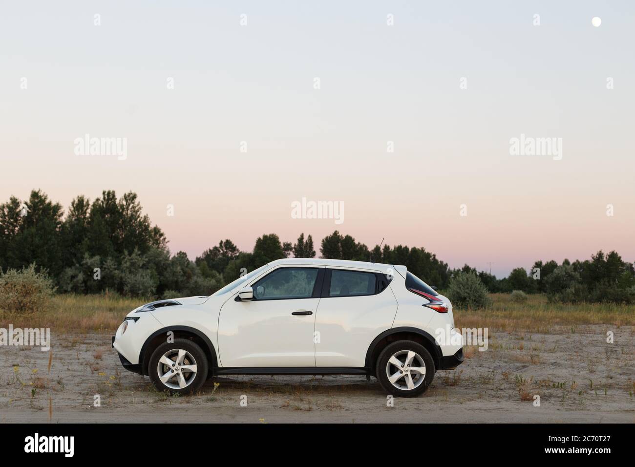 Nissan juke white hi-res stock photography and images - Alamy