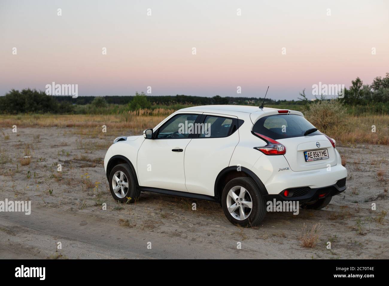 Nissan juke white hi-res stock photography and images - Alamy