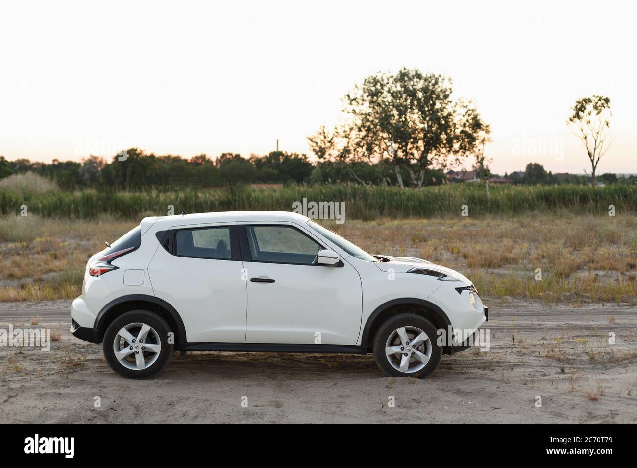Nissan juke white hi-res stock photography and images - Alamy