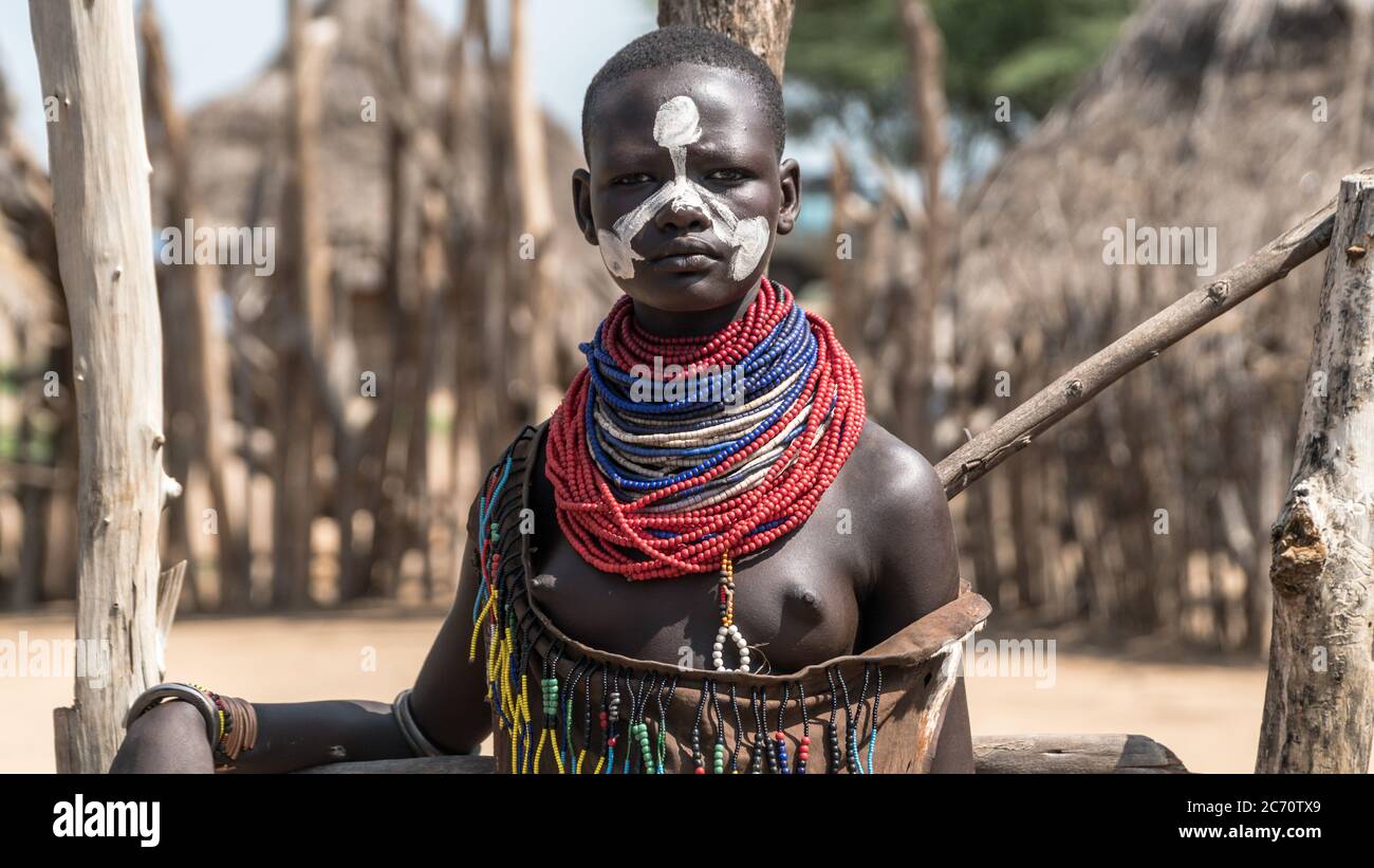 Karo tribe hi-res stock photography and images - Alamy