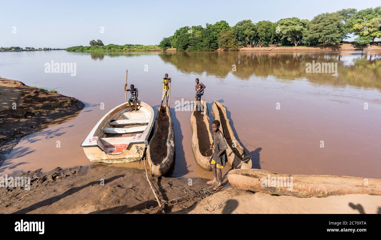 Village on bank omo river hi-res stock photography and images - Alamy