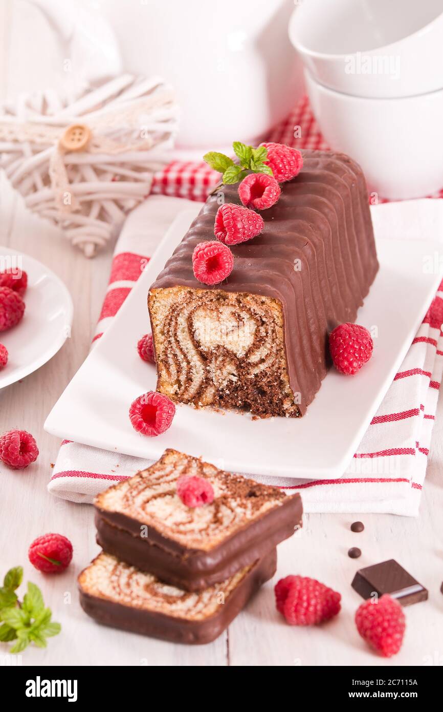 Marble cake with raspberries Stock Photo - Alamy