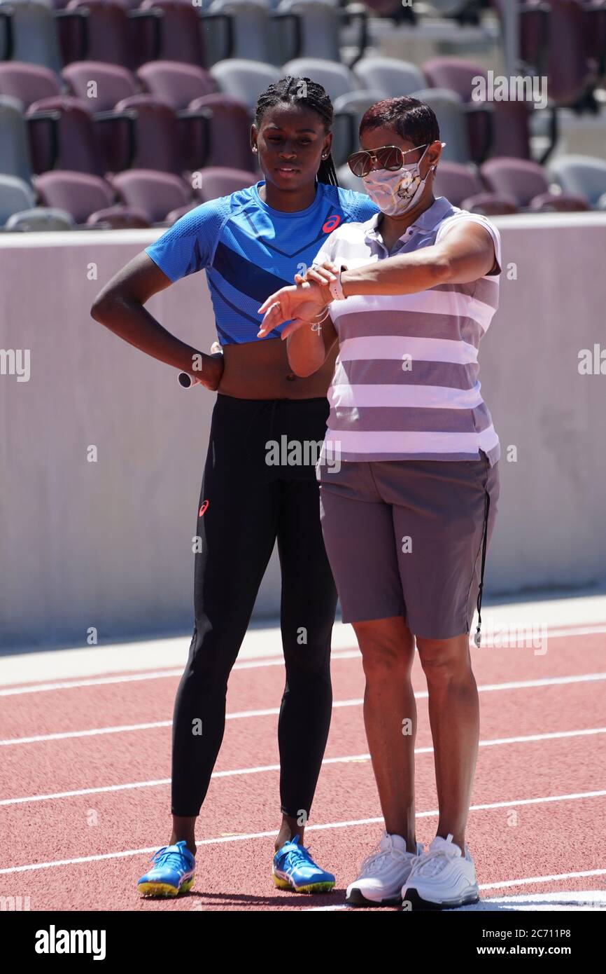 Candace Hill (left) talks with Southern California Trojans coach Caryl ...