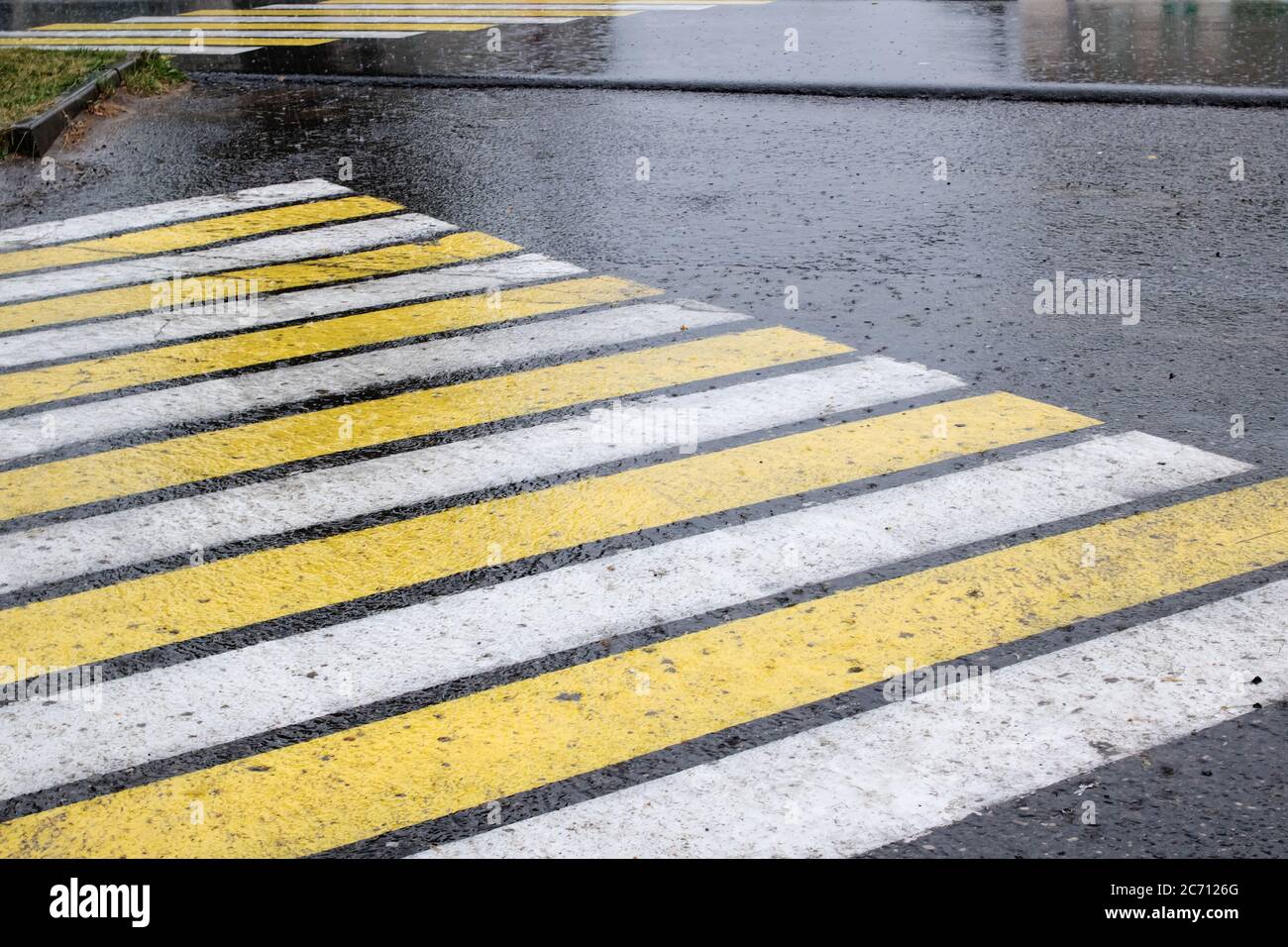 Raindrops on asphalt and pedestrian crossing, background Stock Photo ...