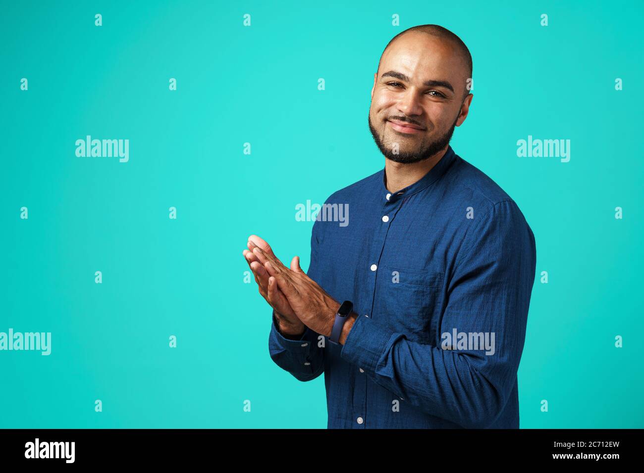 Applauding winner hi-res stock photography and images - Alamy