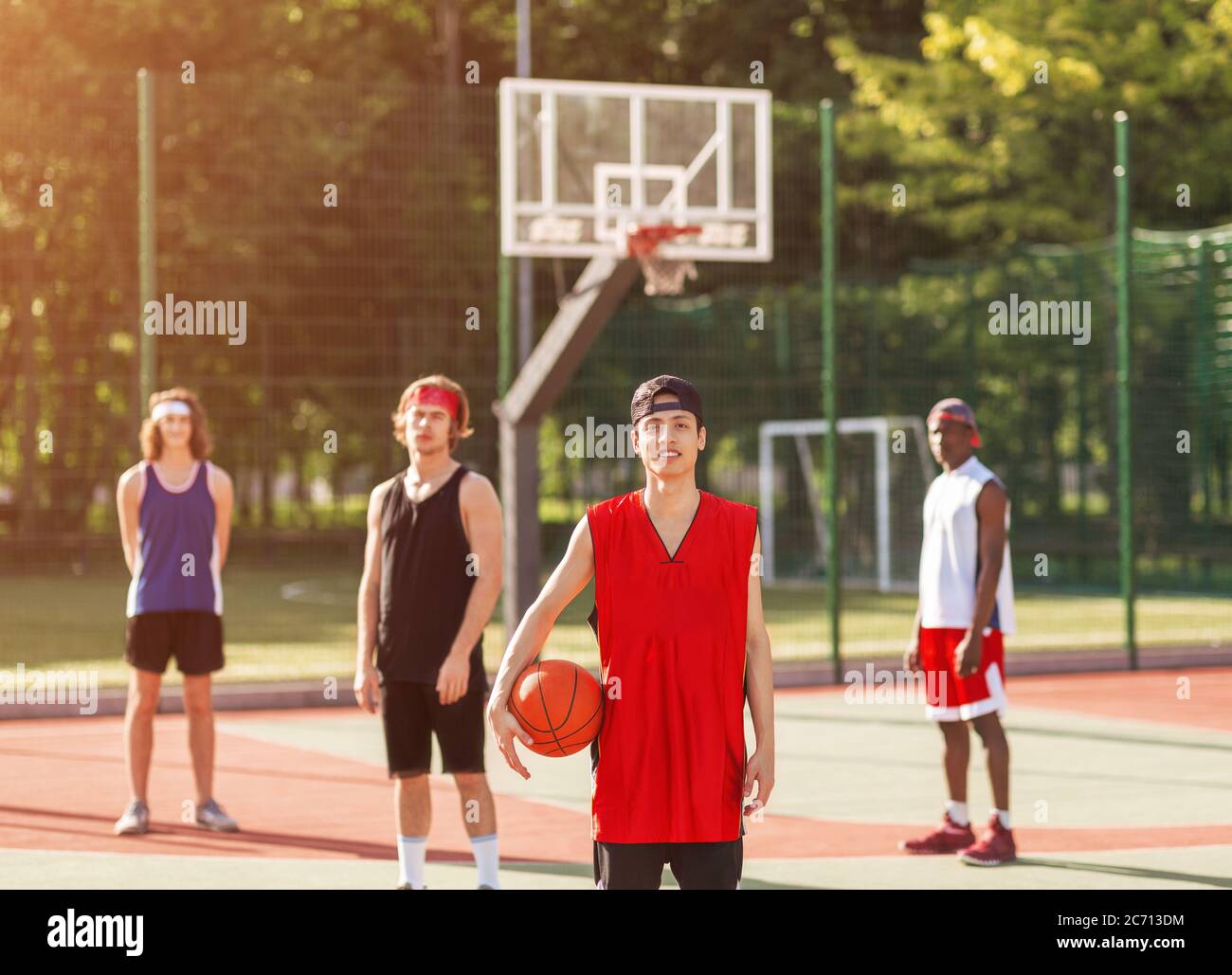 Group of people basketball player hi-res stock photography and images ...