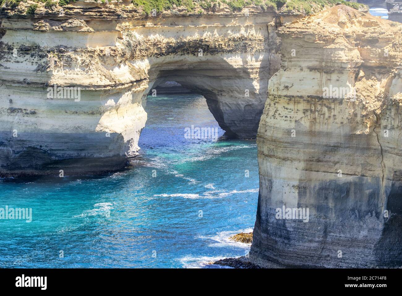Loch Ard Gorge amazing cliffs and arches along Great Ocean Road ...