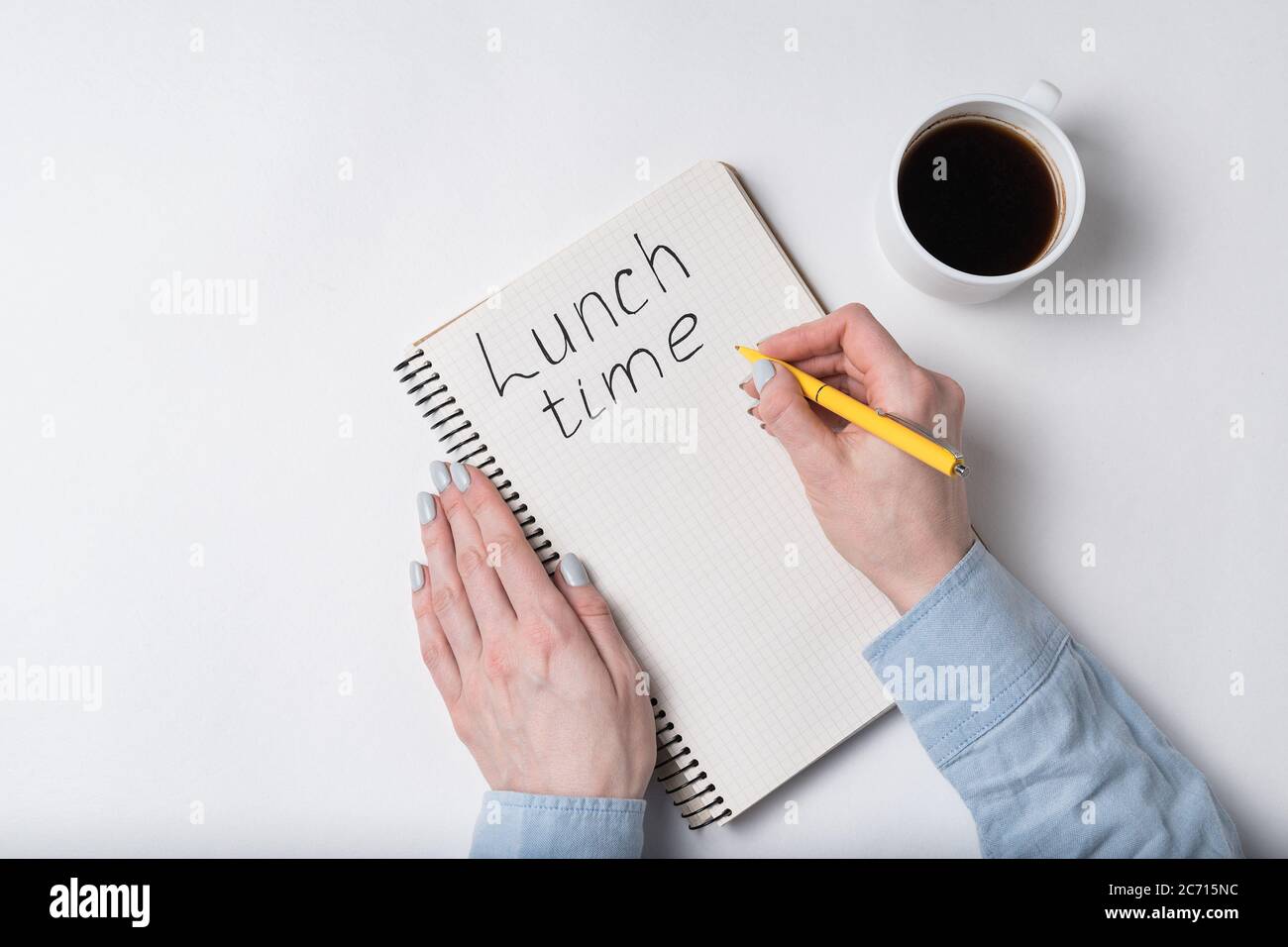 Lunch break notice paper hi-res stock photography and images - Alamy