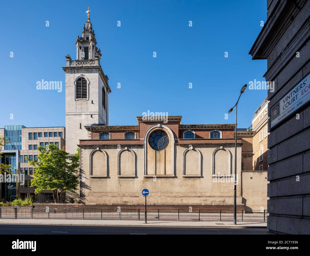 Christopher wren churches st james garlickhythe church hi-res stock ...