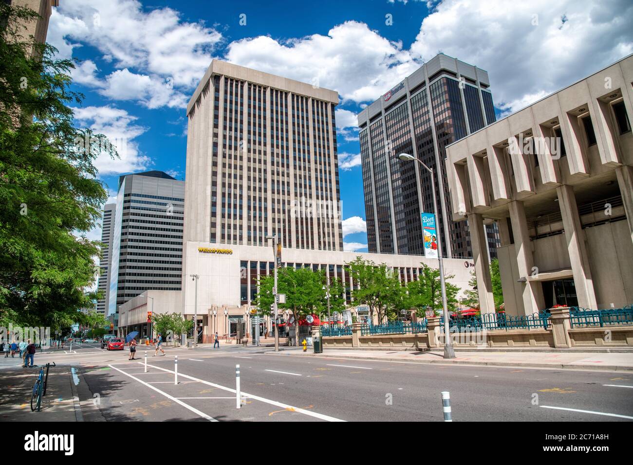 Office buildings downtown denver hi-res stock photography and images ...