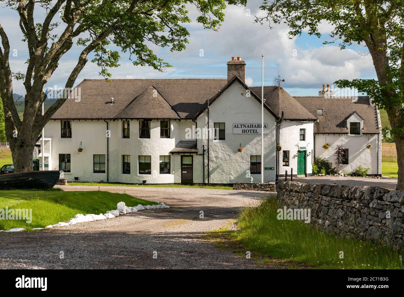 ALTNAHARRA HOTEL SUTHERLAND SCOTLAND SURROUNDED BY TREES IN MID SUMMER ...