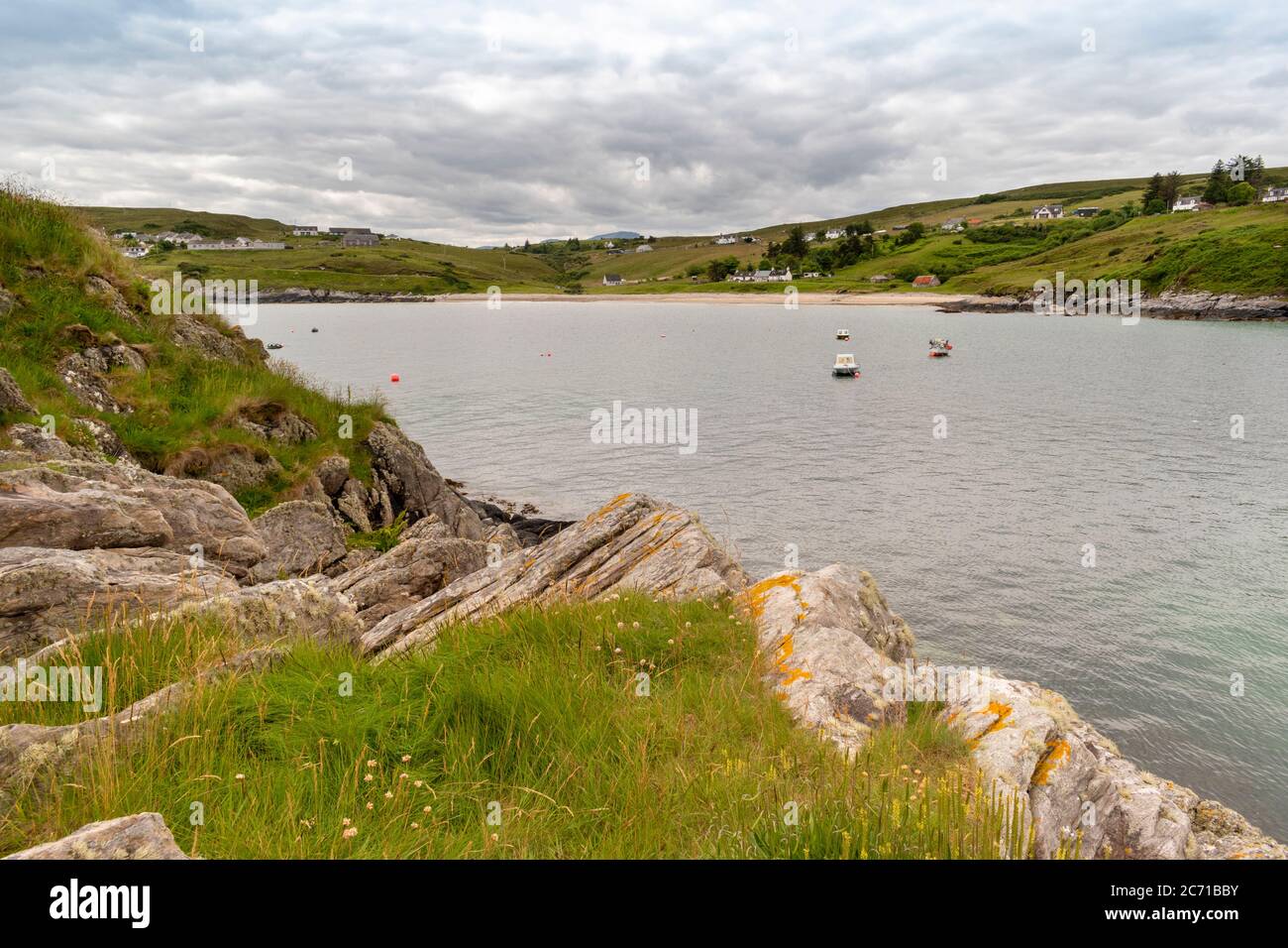 TALMINE AND TALMINE BAY SUTHERLAND SCOTLAND IN SUMMER LICHEN COVERED ...
