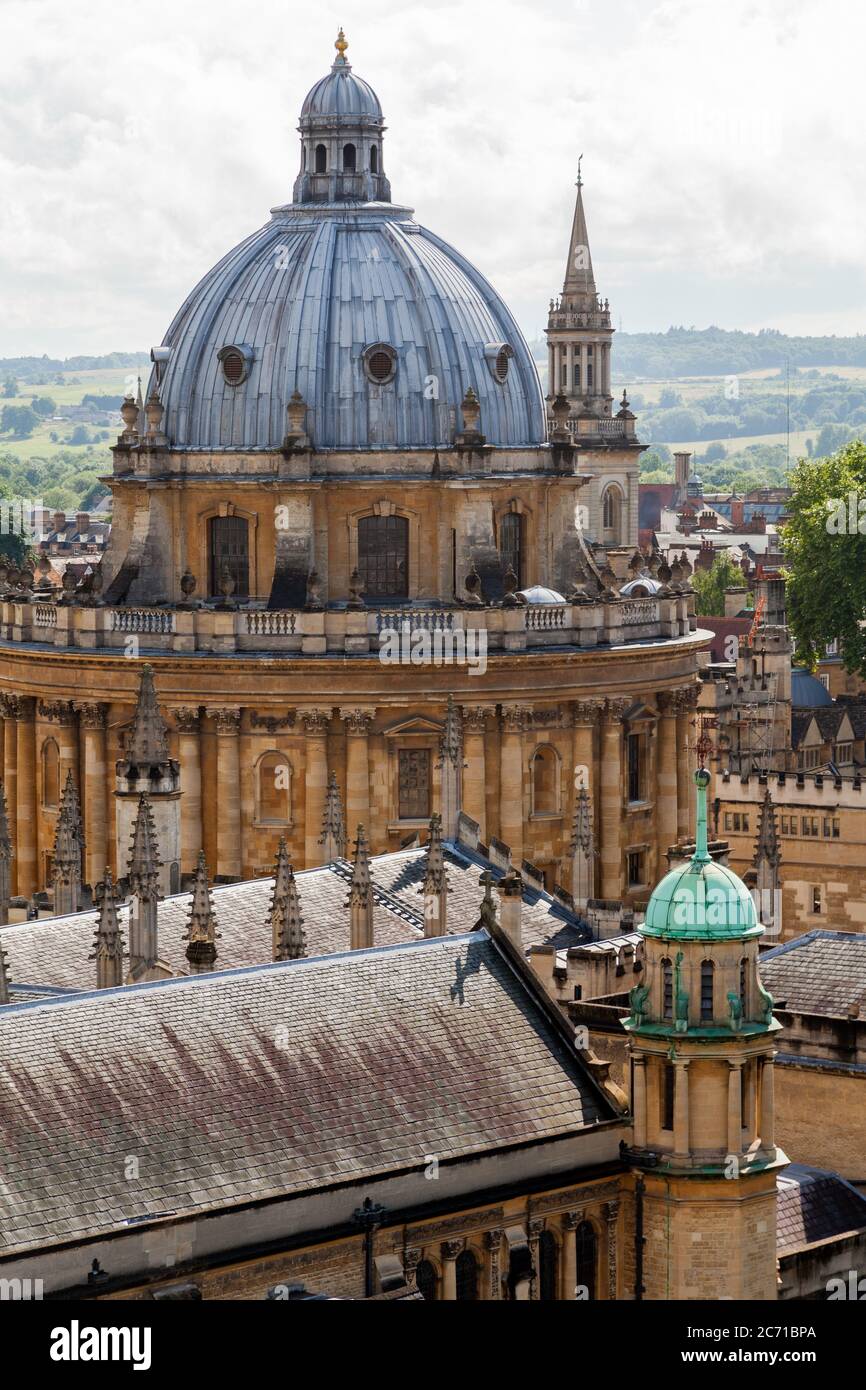 Oxford city skyline with Radcliffe Camera and the countryside of Boars ...