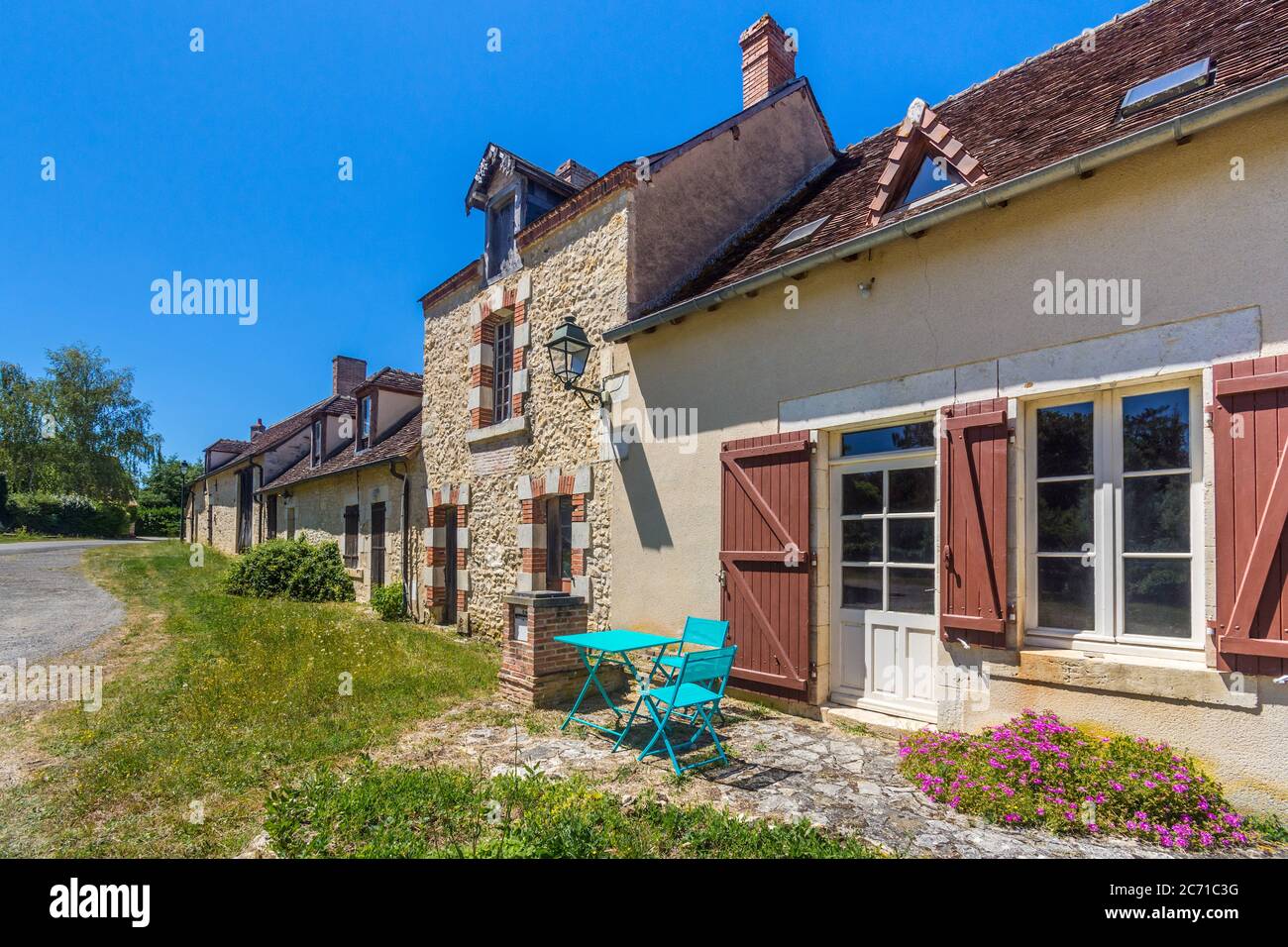French row houses hi-res stock photography and images - Alamy