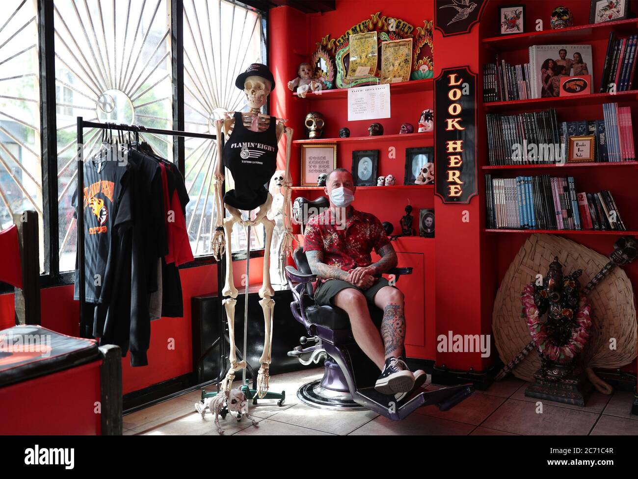 Flamin’ eight tattoo london hi-res stock photography and images - Alamy