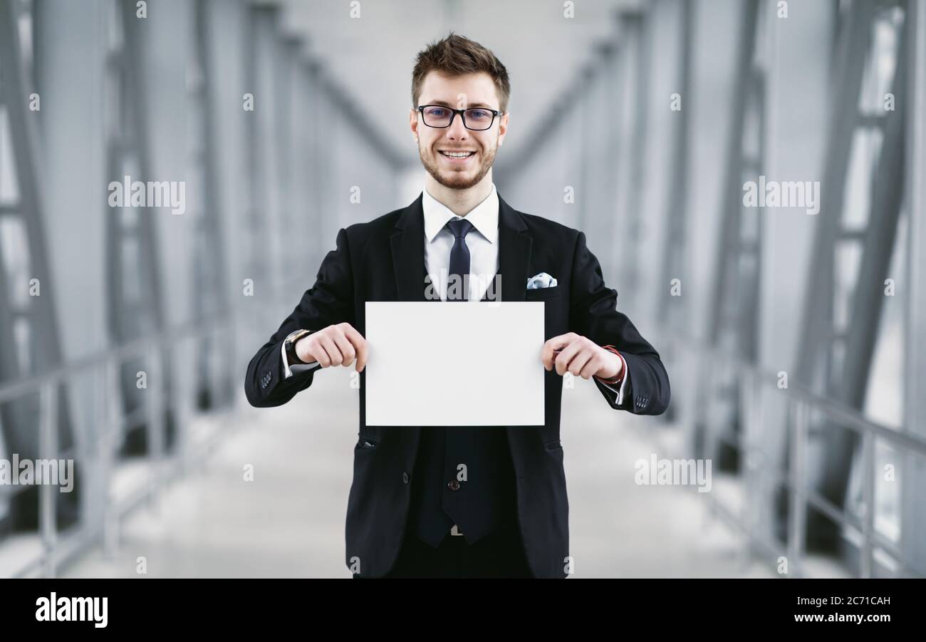 Airport man holding sign hi-res stock photography and images - Alamy