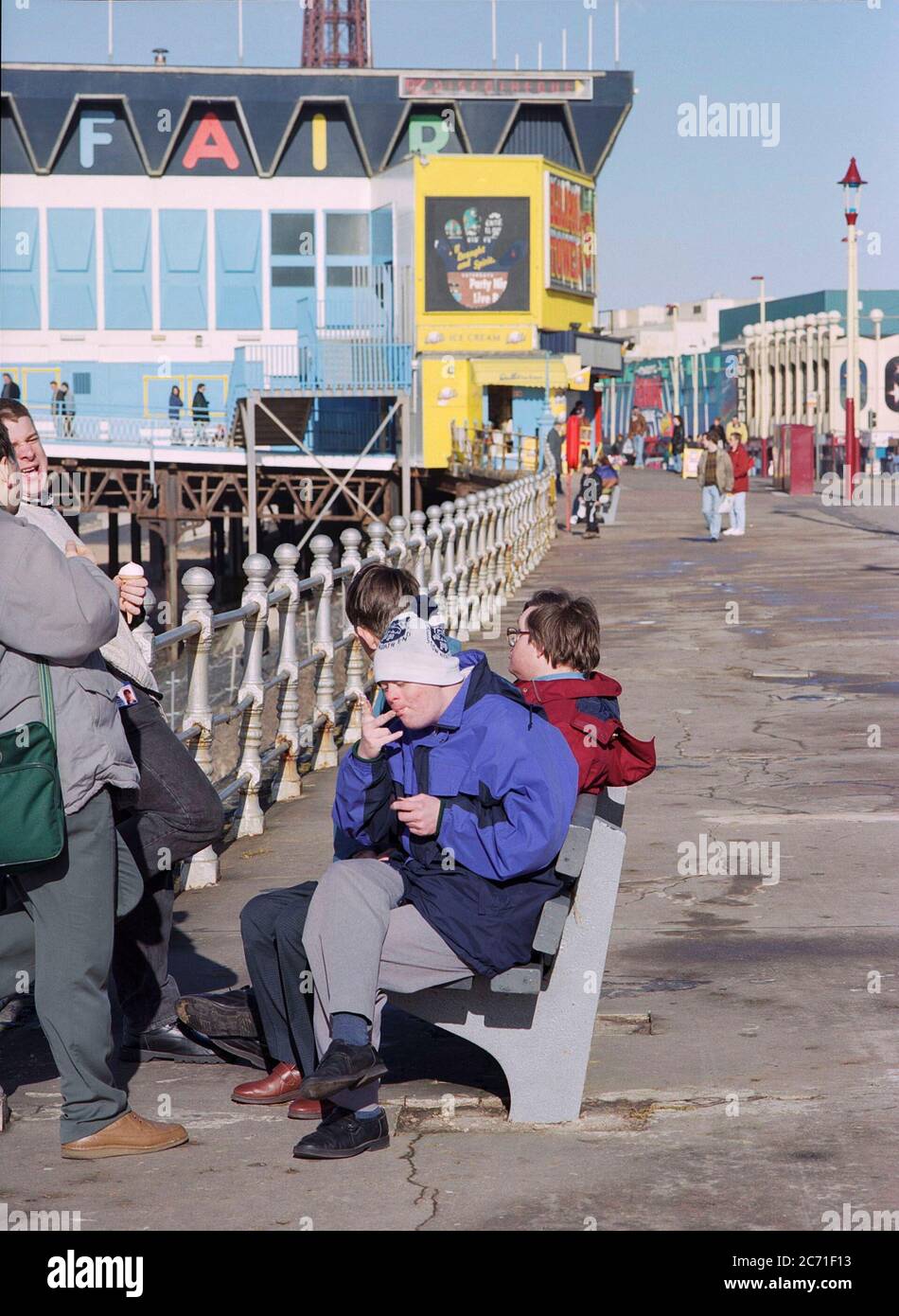 People sitting on a bench on blackpool sea front hi-res stock ...