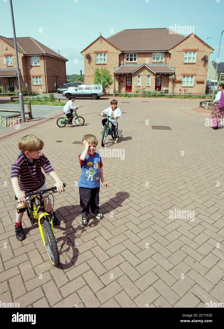 1990s children playing hi-res stock photography and images - Alamy