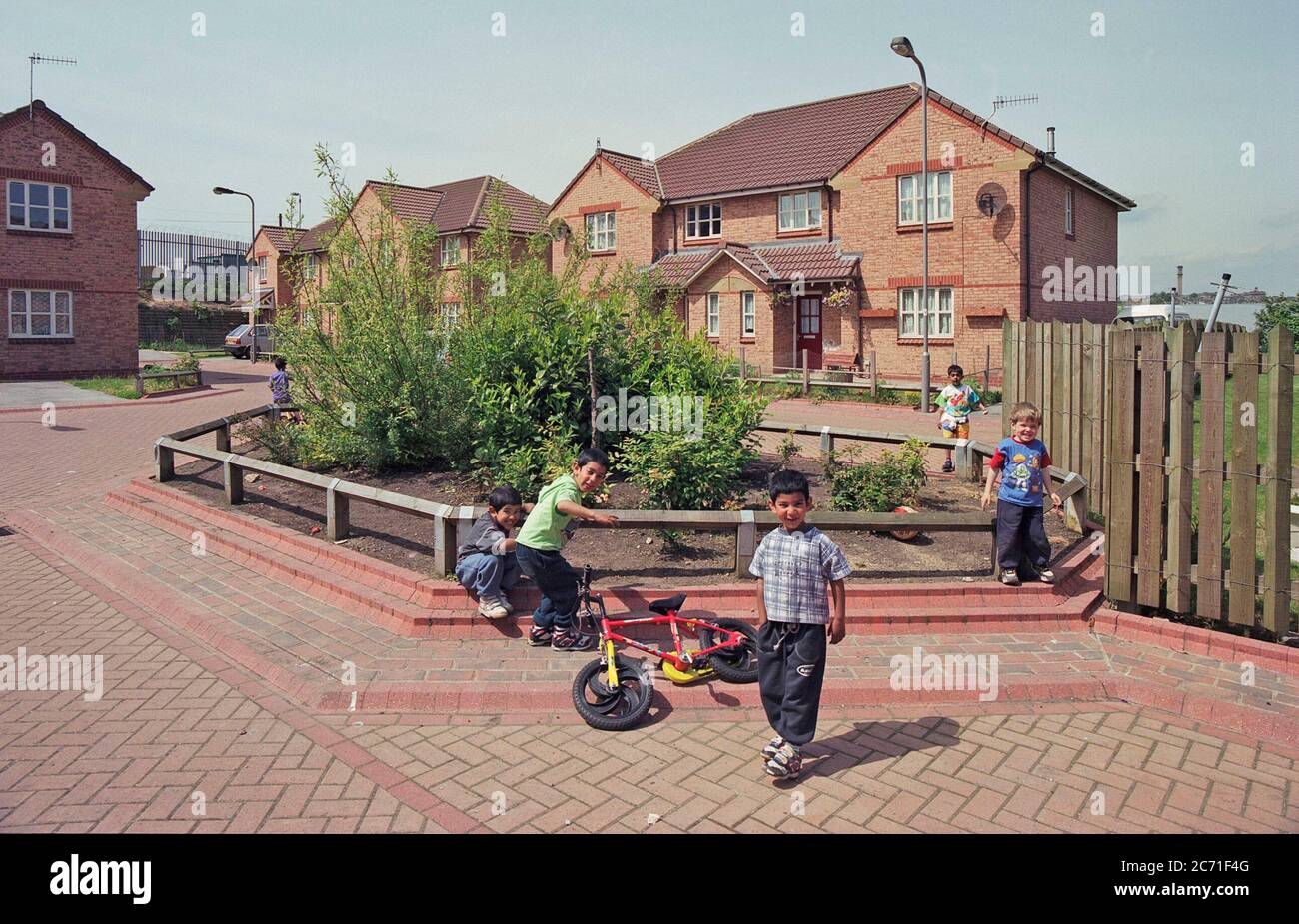 British asian and white children playing together hi-res stock ...