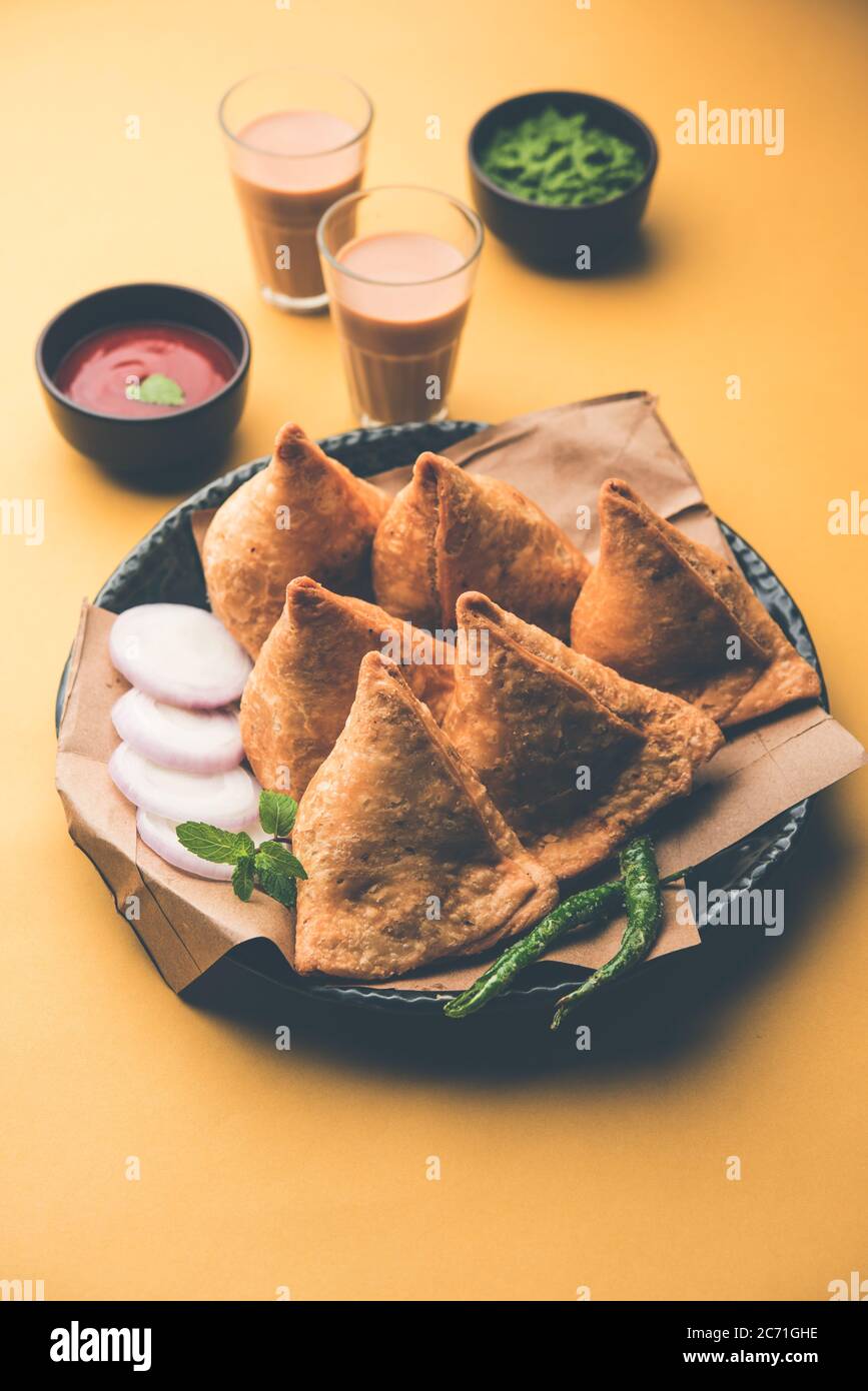 Samosa - Triangle shape fried / baked pastry with savoury filling ...