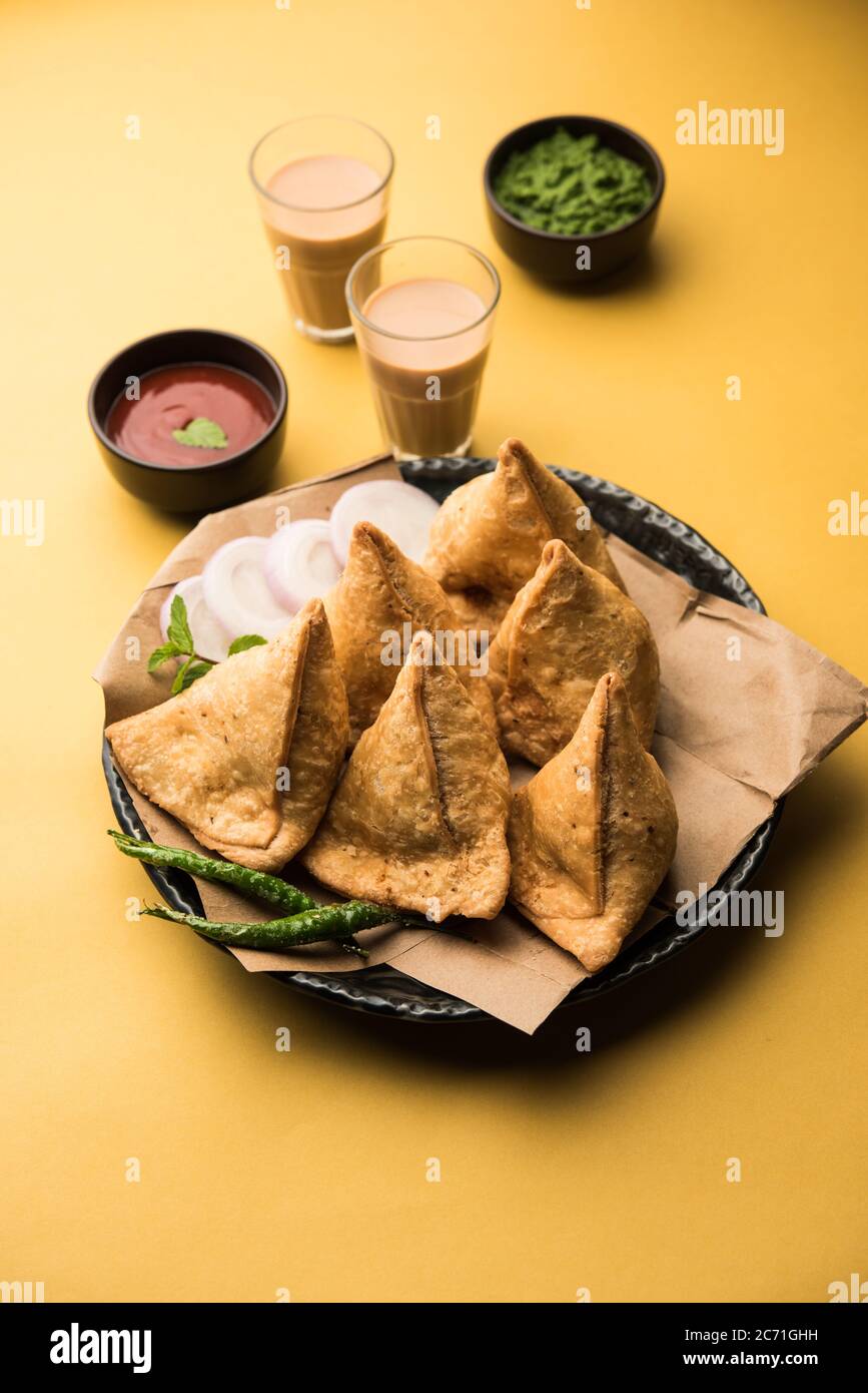 Samosa - Triangle shape fried / baked pastry with savoury filling ...