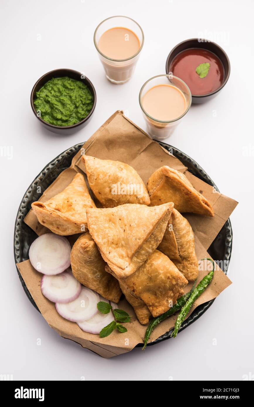 Samosa - Triangle shape fried / baked pastry with savoury filling ...
