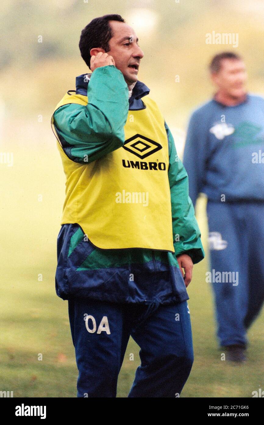Osvaldo ardiles tottenham hotspur hi-res stock photography and images ...