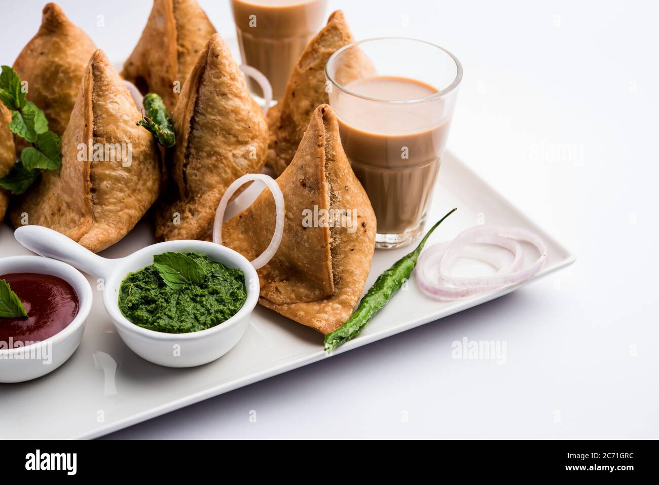 Samosa - Triangle shape fried / baked pastry with savoury filling ...